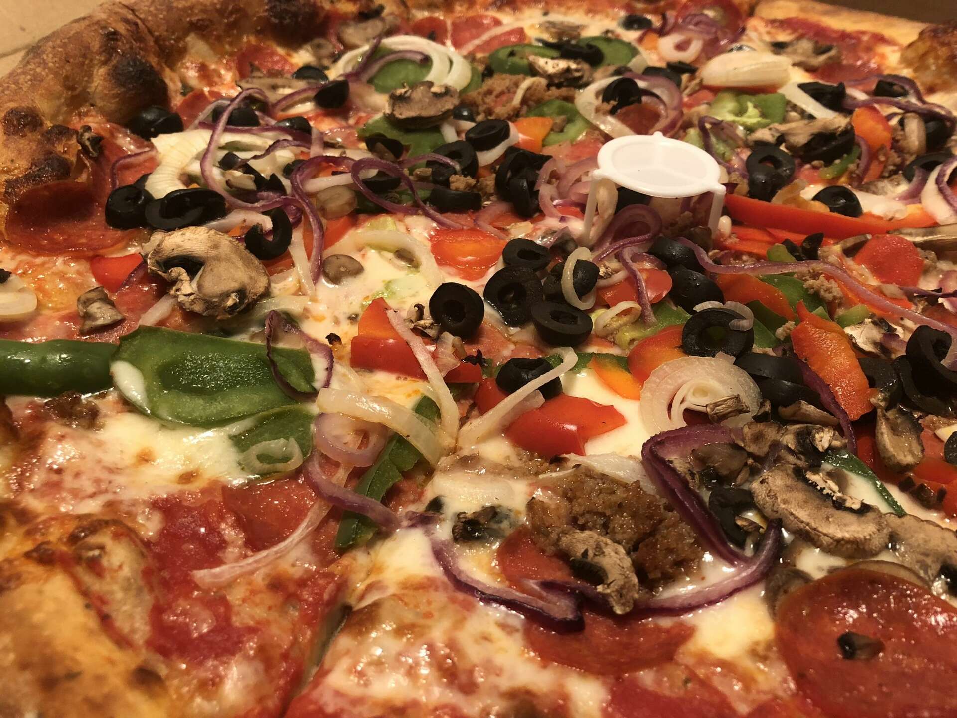 We tried DJ Steve Aoki's new Oakland pizzeria. It was not lit.