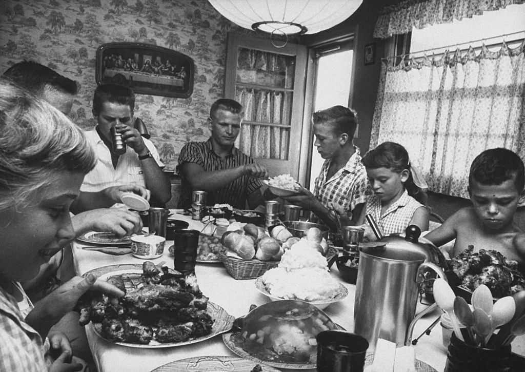 What's the difference between dinner and supper?