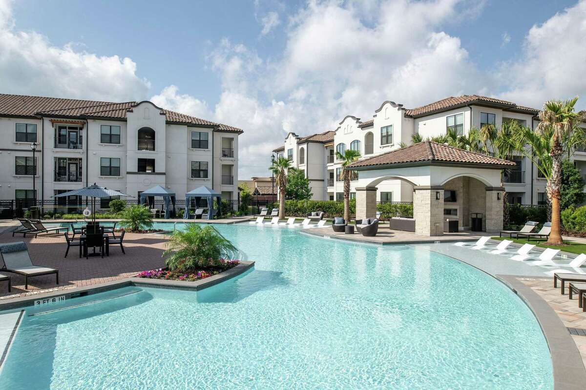 Houston apartments getting fuller and slightly more expensive