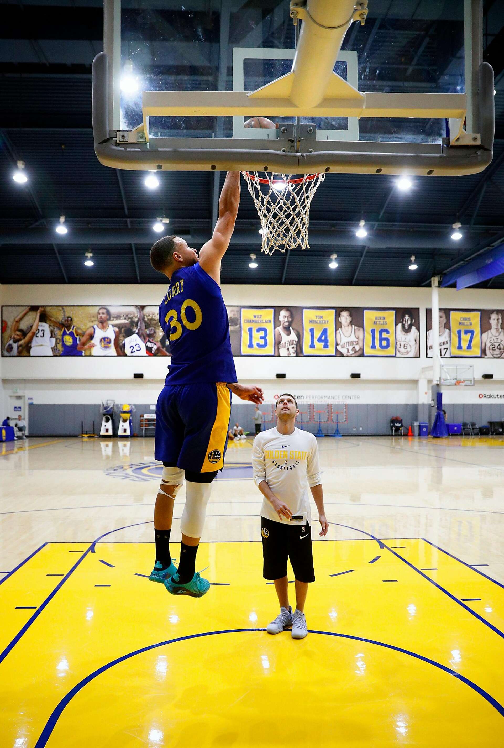 Making of a rare Stephen Curry dunk: ‘Doesn’t just happen by accident’