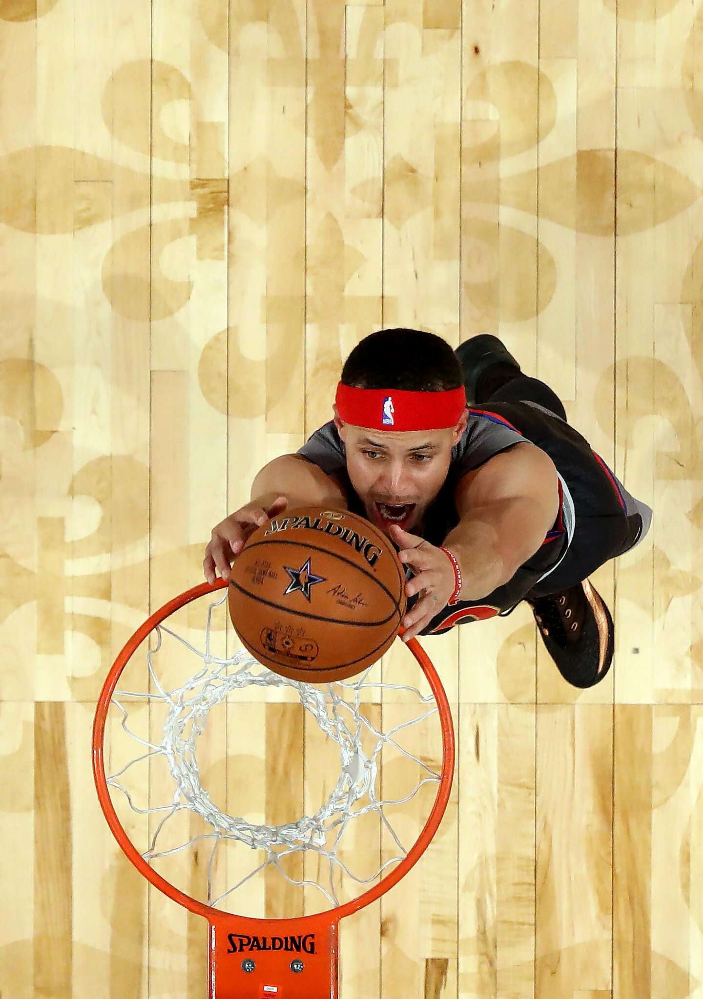 Making of a rare Stephen Curry dunk: ‘Doesn’t just happen by accident’
