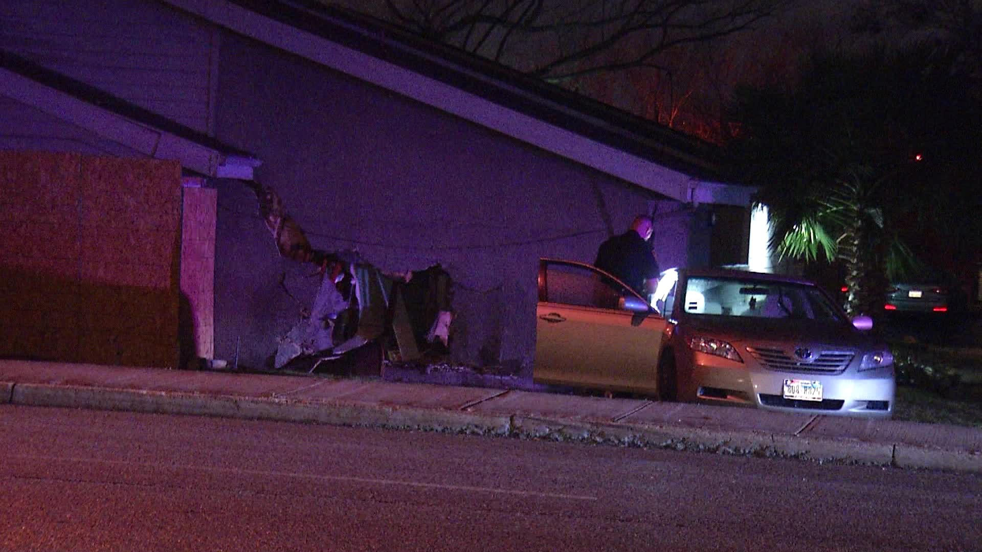 Woman Suspected Of Drunken Driving After Crashing Into Nw Side Apartments