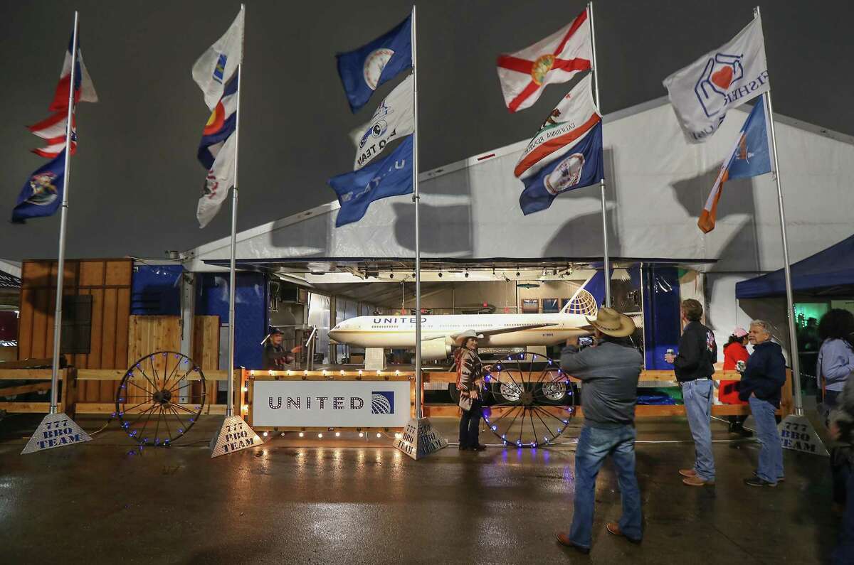 At rodeo’s barbecue cook-off, United team redefines ‘airline food’