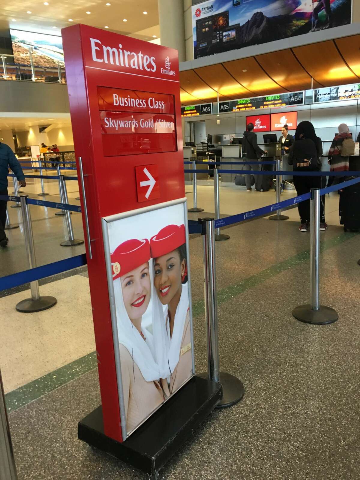 What it's like to fly Emirates business class