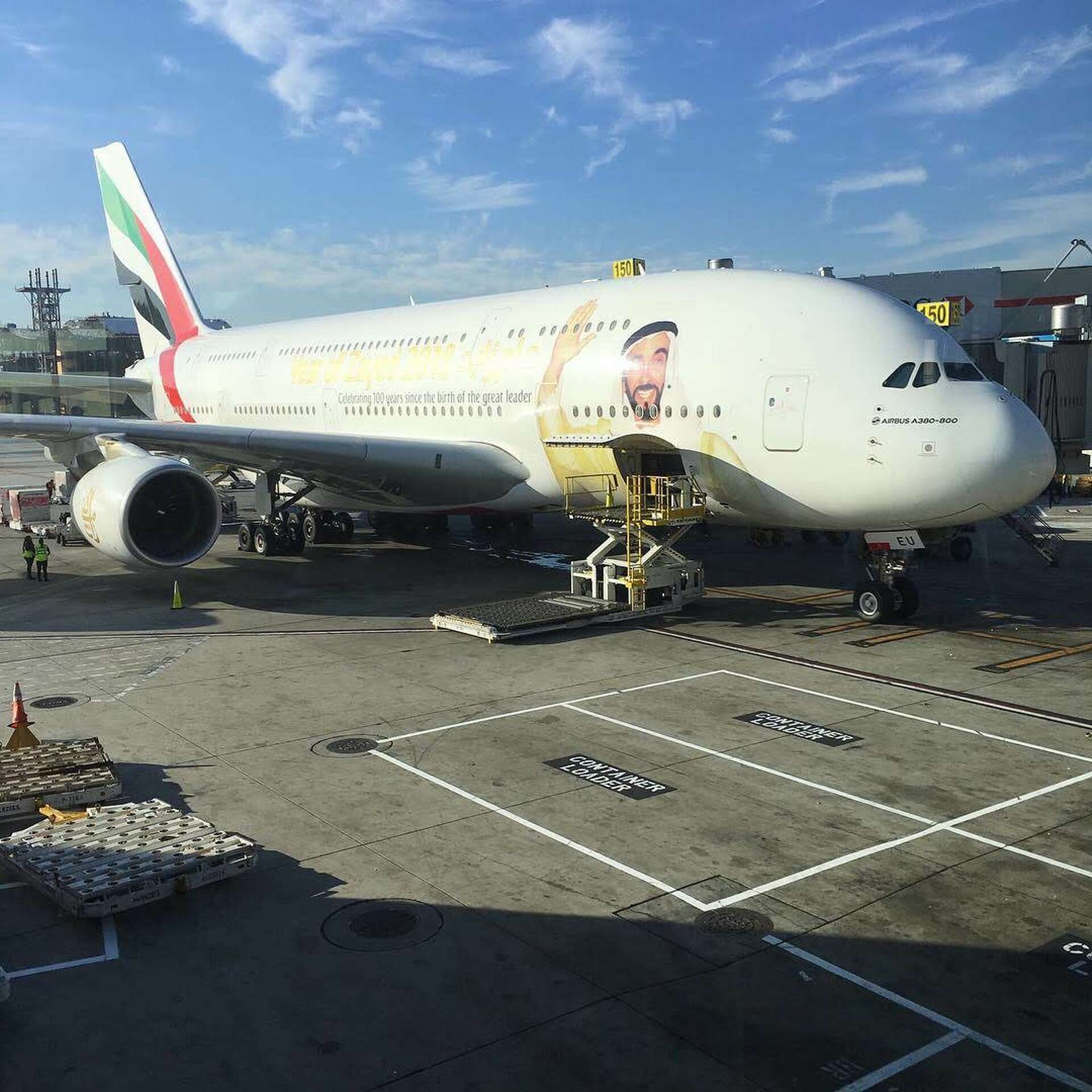 What it's like to fly Emirates business class