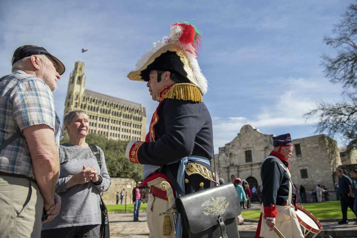 With plenty of fanfare and pomp, Gen. Santa Anna marches into San ...