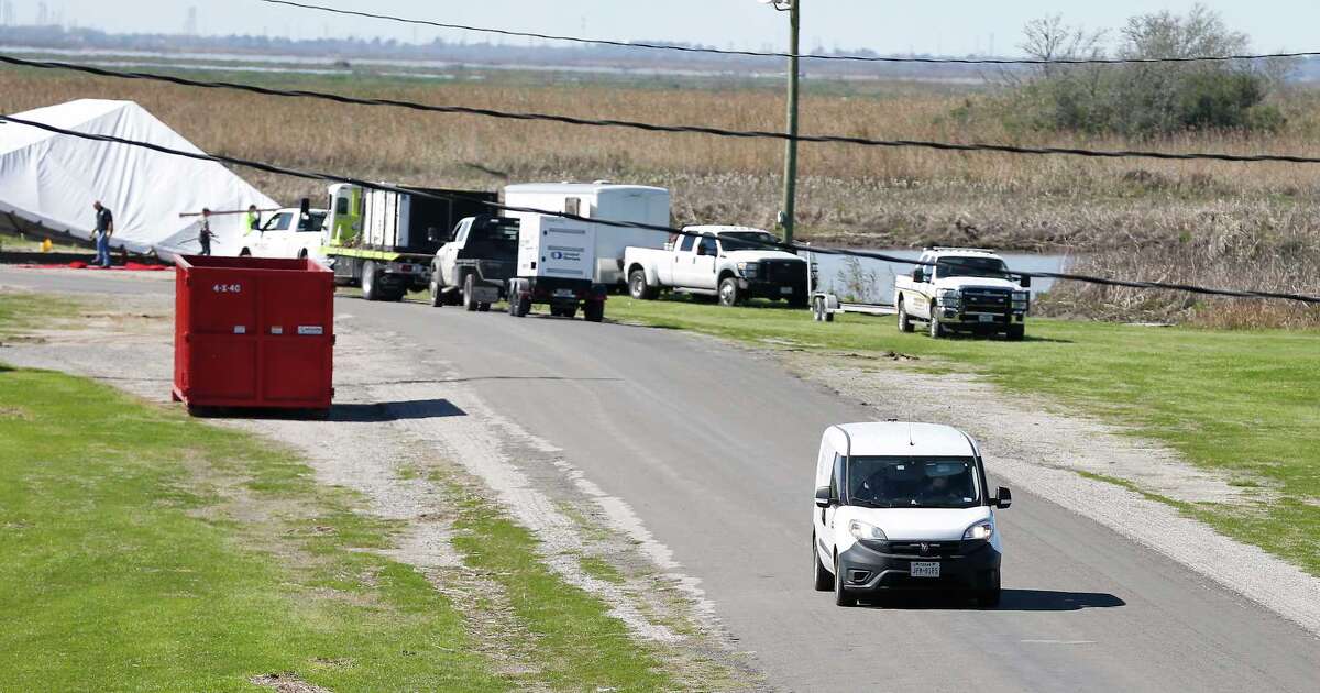 Search continues for body at plane crash site