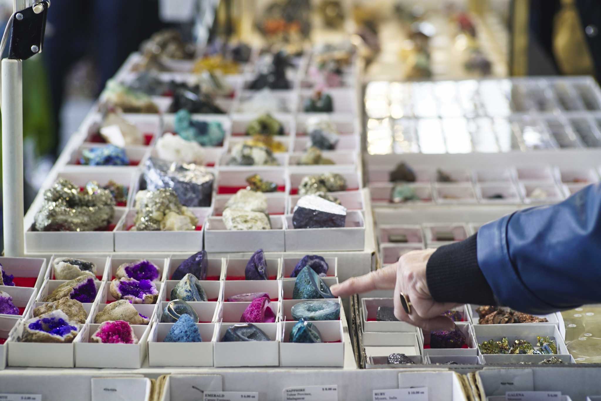 Photos: Museum hosts gem show