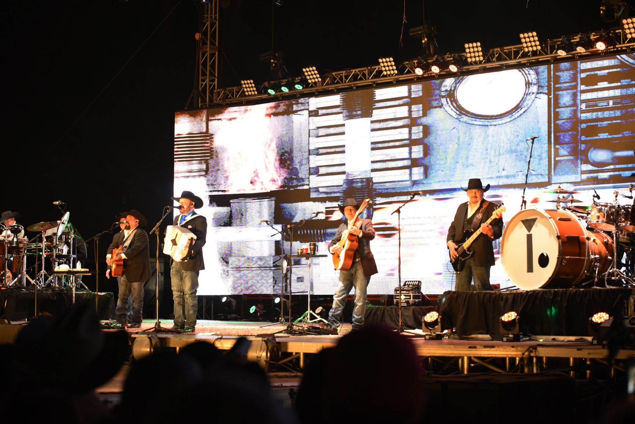 Sames Auto Arena announces Intocable returning to Laredo this fall