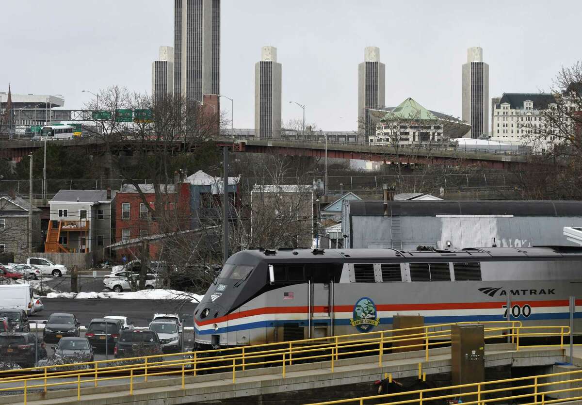 Amtrak service restored to Toronto, Montreal