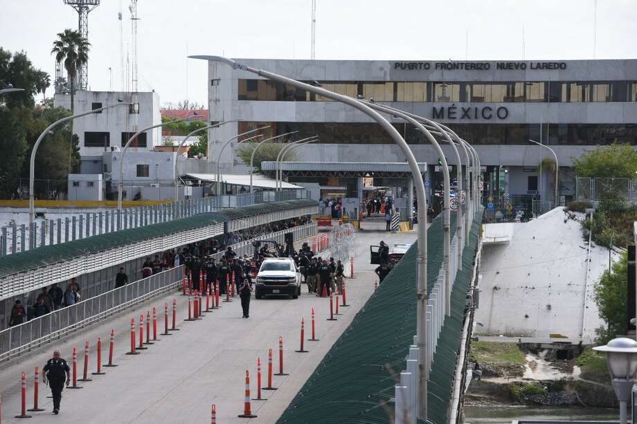 CBP: Traffic stopped at Gateway to the Americas Bridge as migrants ...