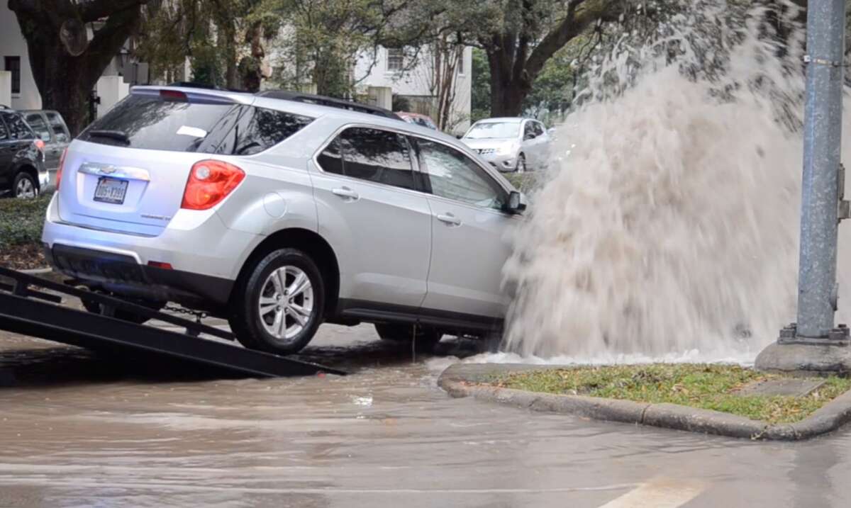 Gusher drenches Rice Village street after car slams into fire hydrant