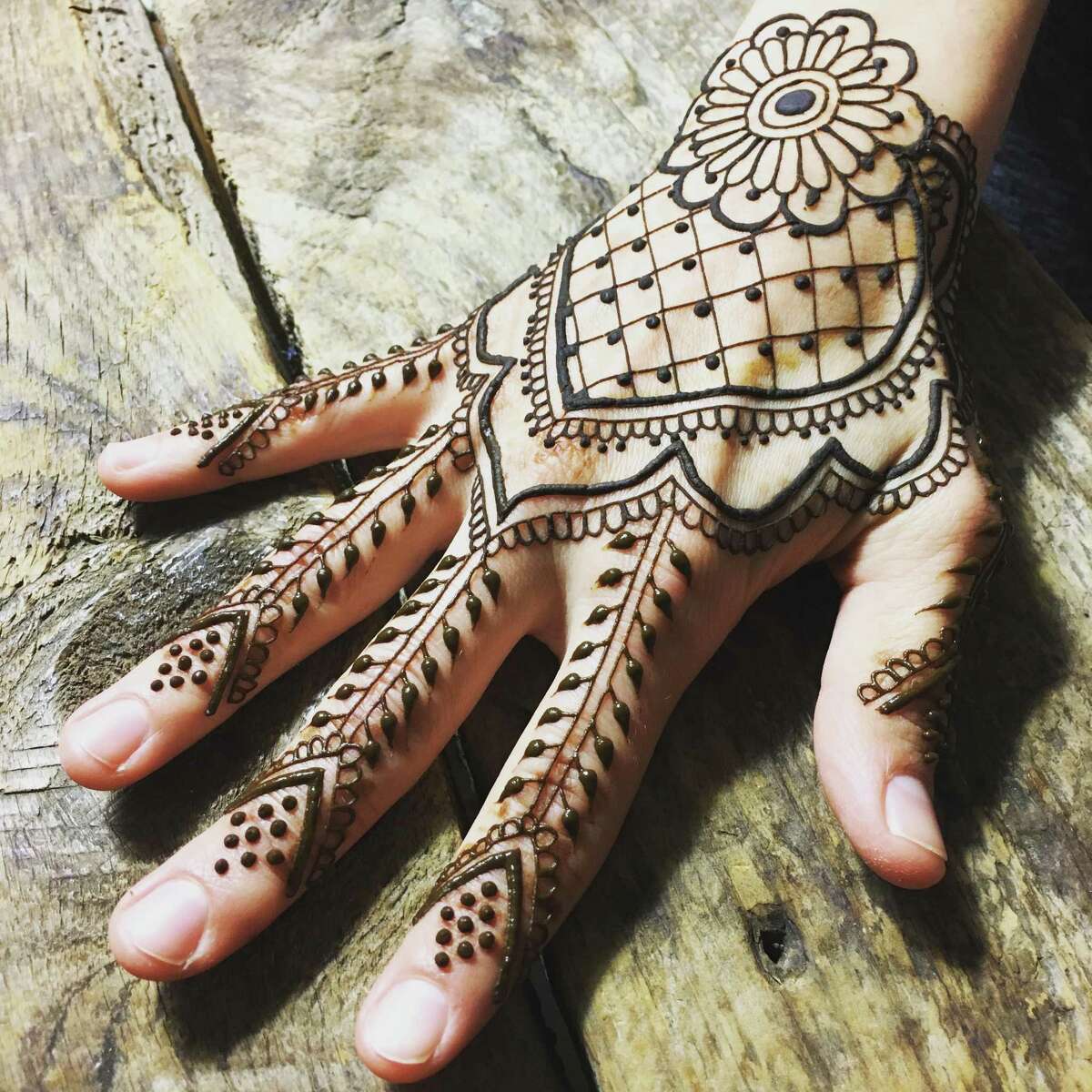 Henna art business in Kent celebrates self-expression