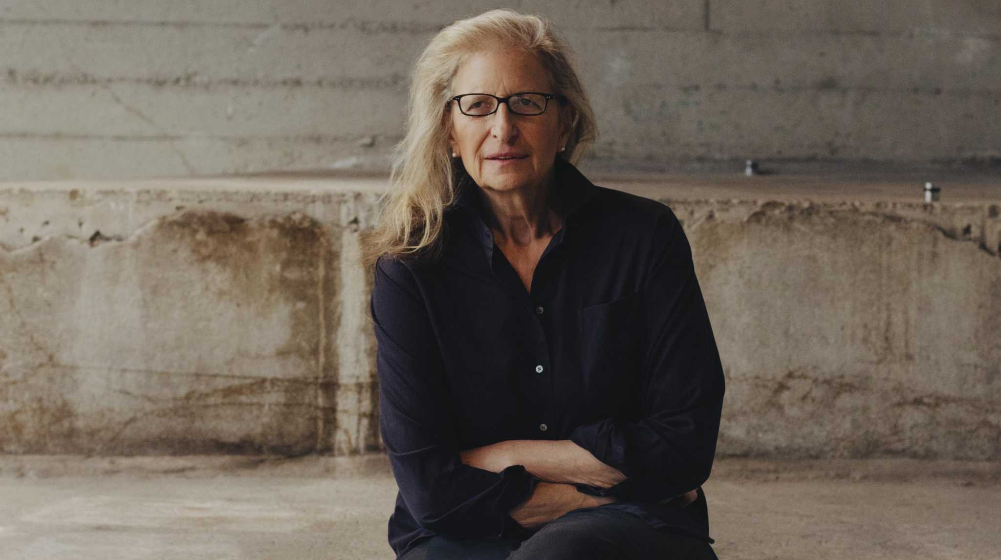 Annie Leibovitz sharing stories from behind the camera