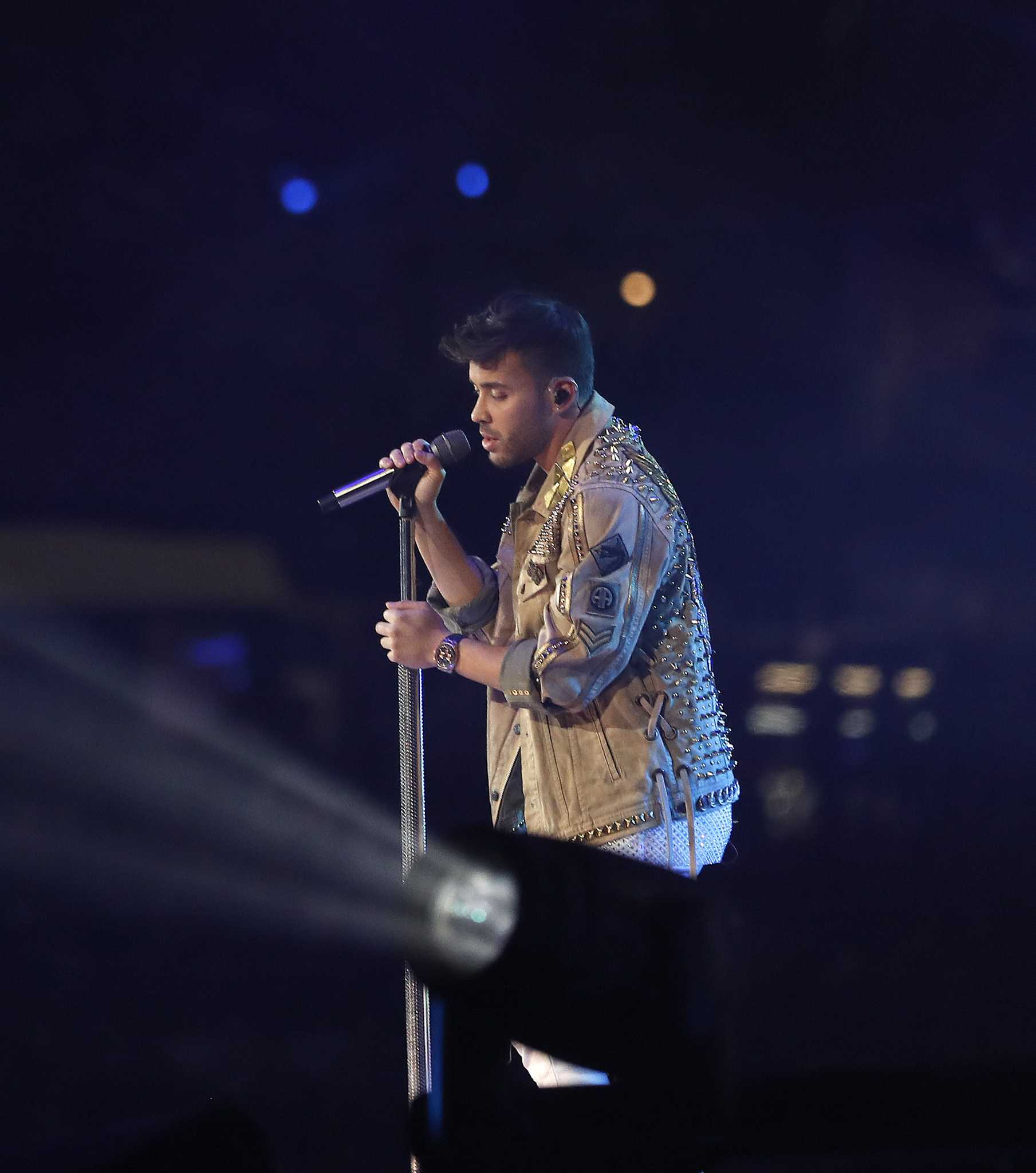 Rain, romance and Selena during Prince Royce's RodeoHouston debut