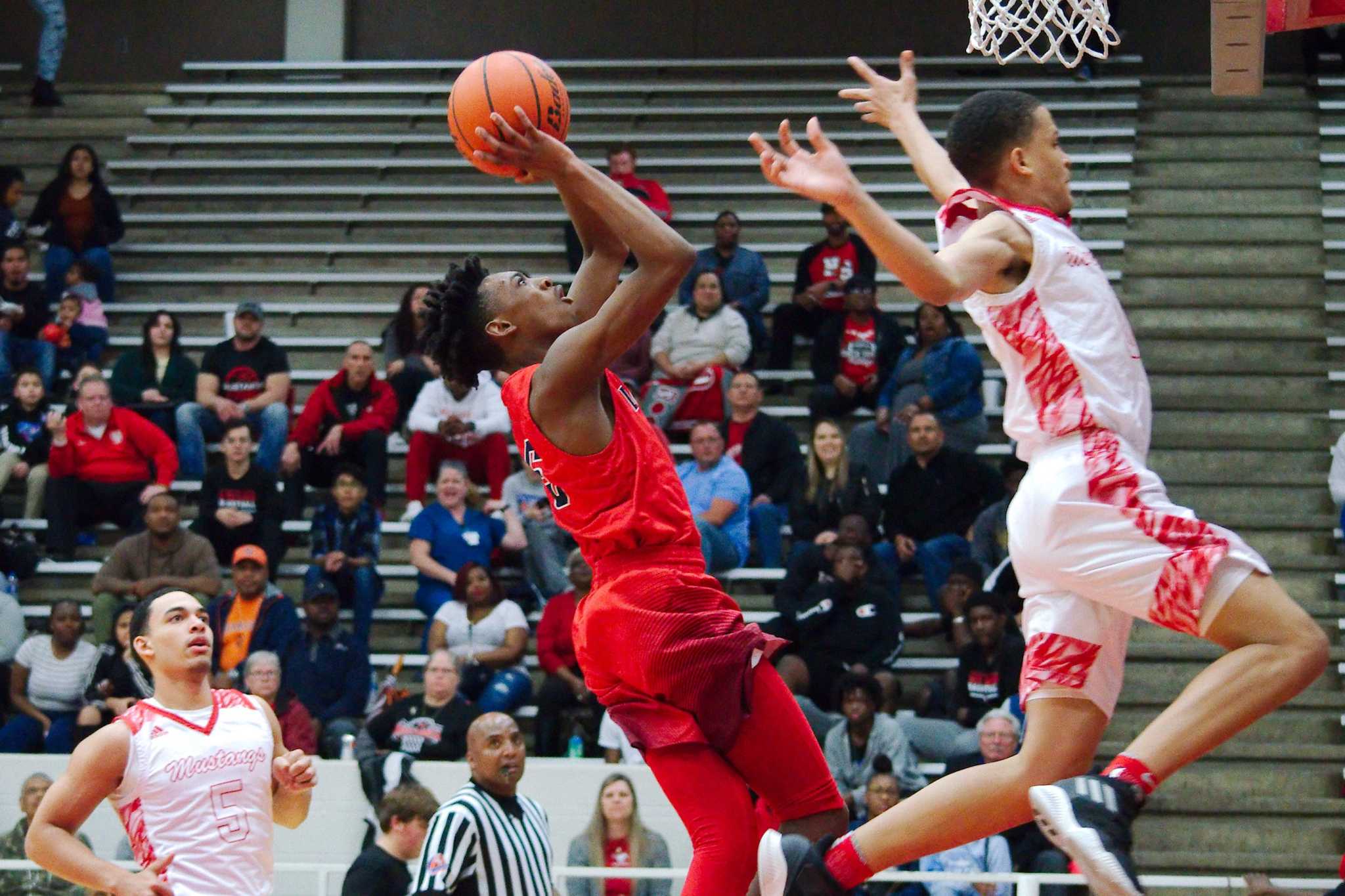 Boys’ basketball: North Shore holds off Dawson, 34-30