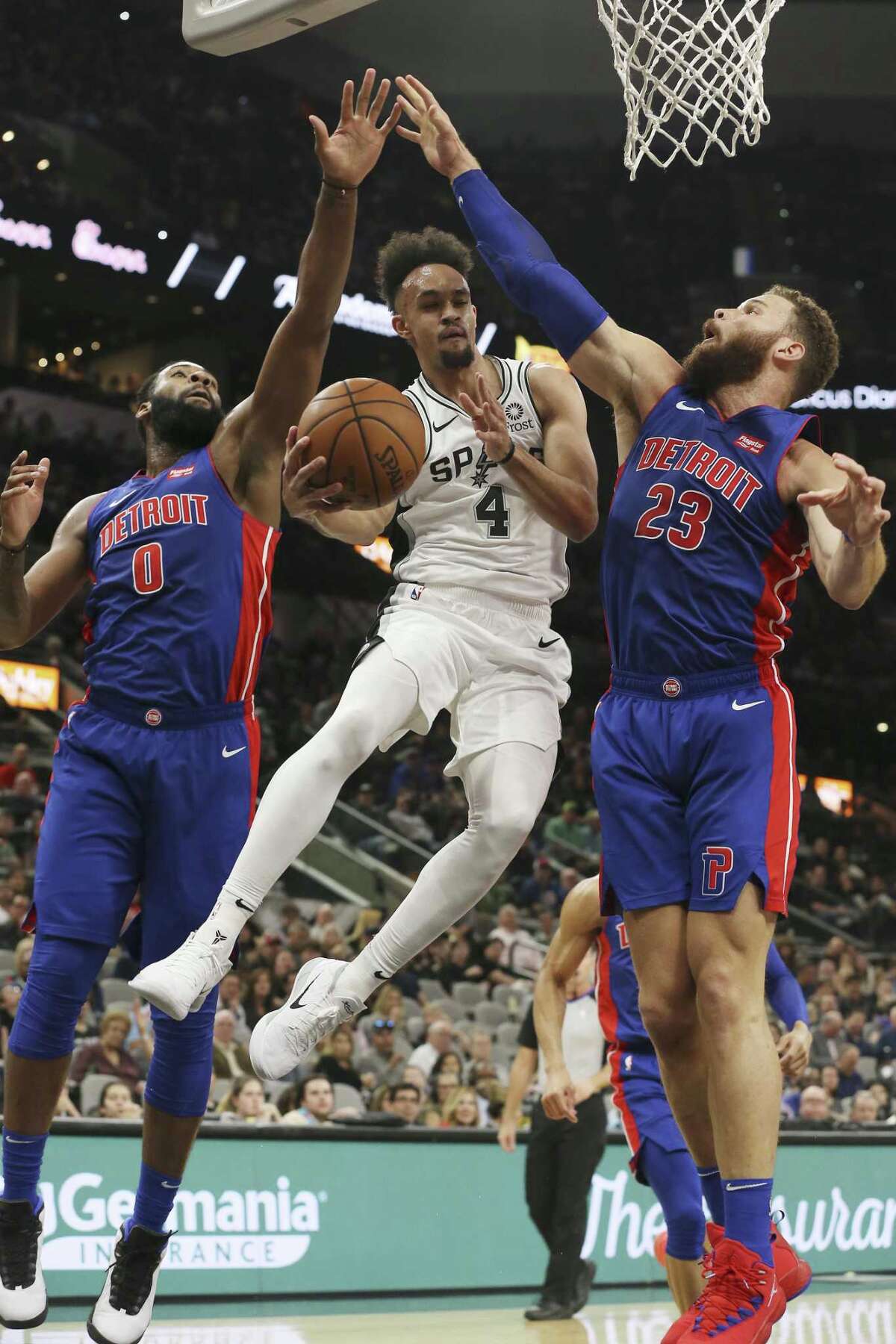 Spurs’ defense returns, and so does the winning