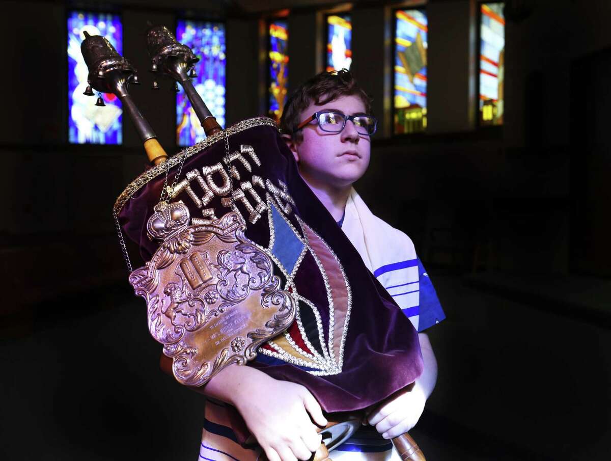 Houston synagogue members unite to save vintage Torah, letter by letter