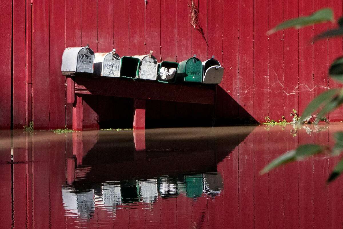 Flooded but unfazed: Guerneville stands tall as muddy waters slowly ebb