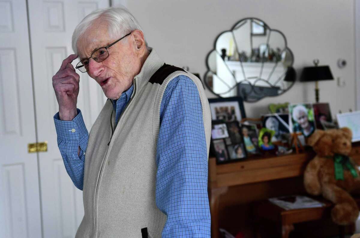 Students, staff from Nathan Hale help longtime educator mark 100th birthday