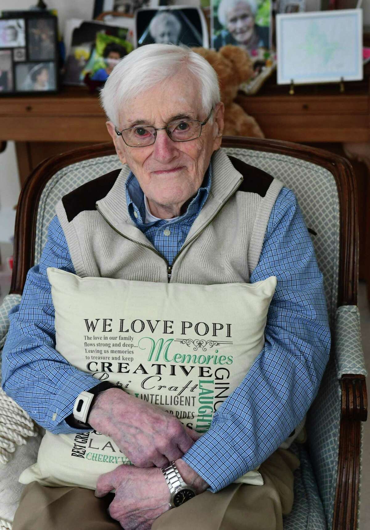 Students, staff from Nathan Hale help longtime educator mark 100th birthday