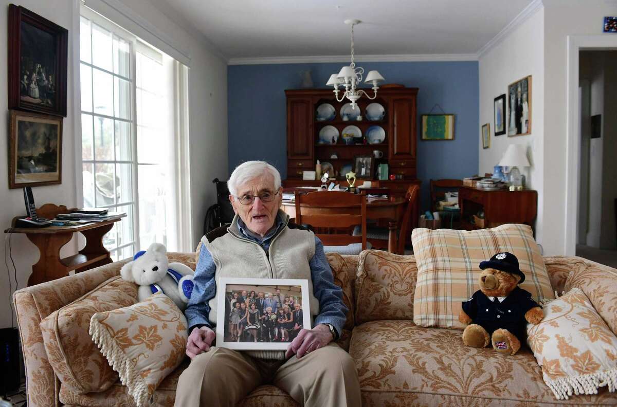 Students, staff from Nathan Hale help longtime educator mark 100th birthday