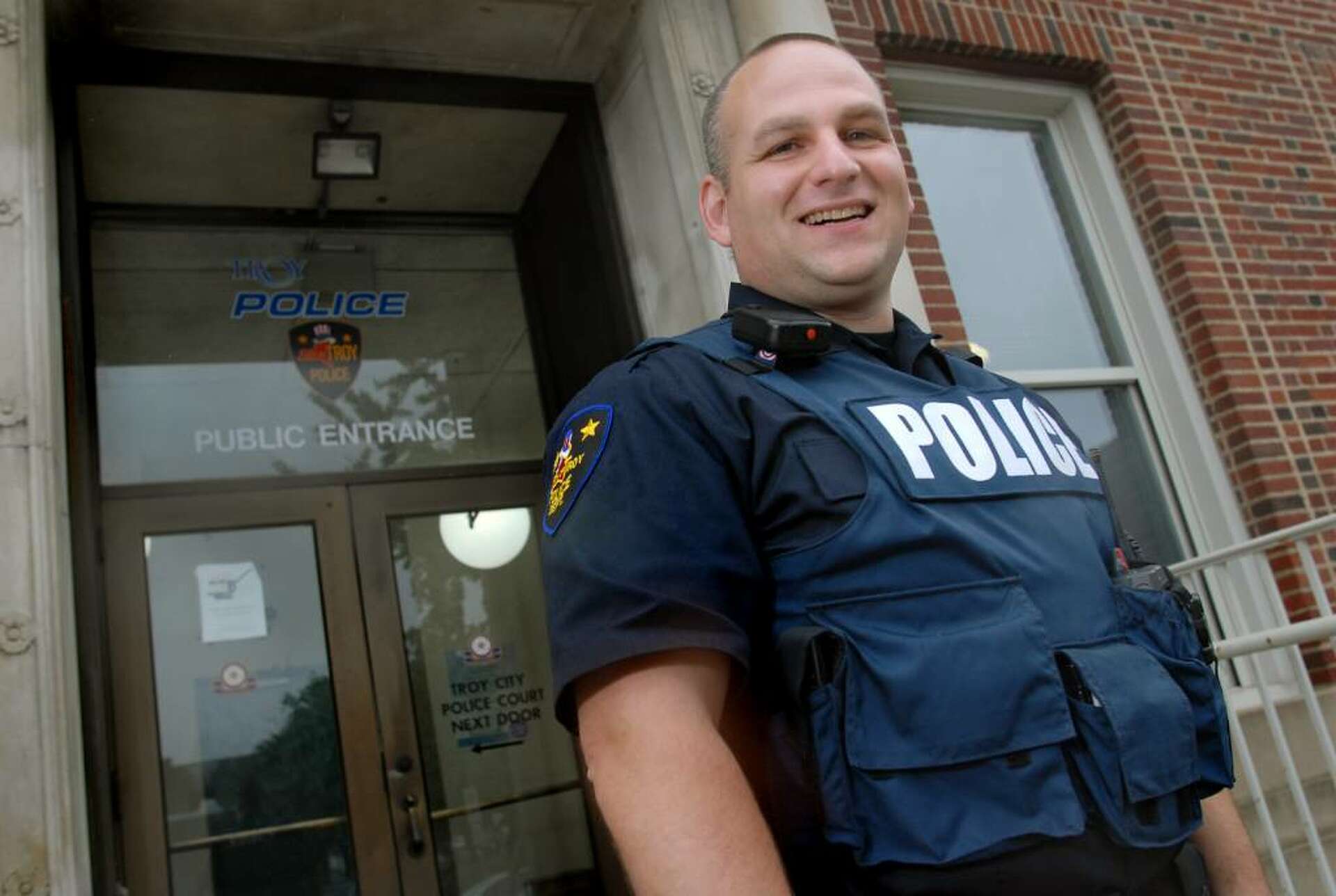 Frantic cries, fast steps and a little life saved