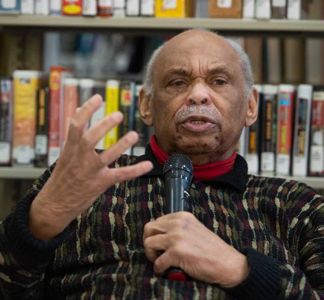 Petty gives SIUE East St. Louis Center audience a glimpe of black history