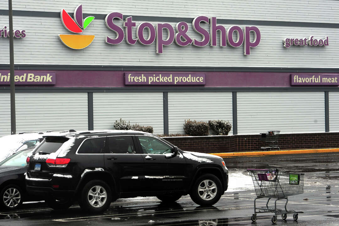 M&T Bank plans to close 10 branches at Stop & Shop stores in CT