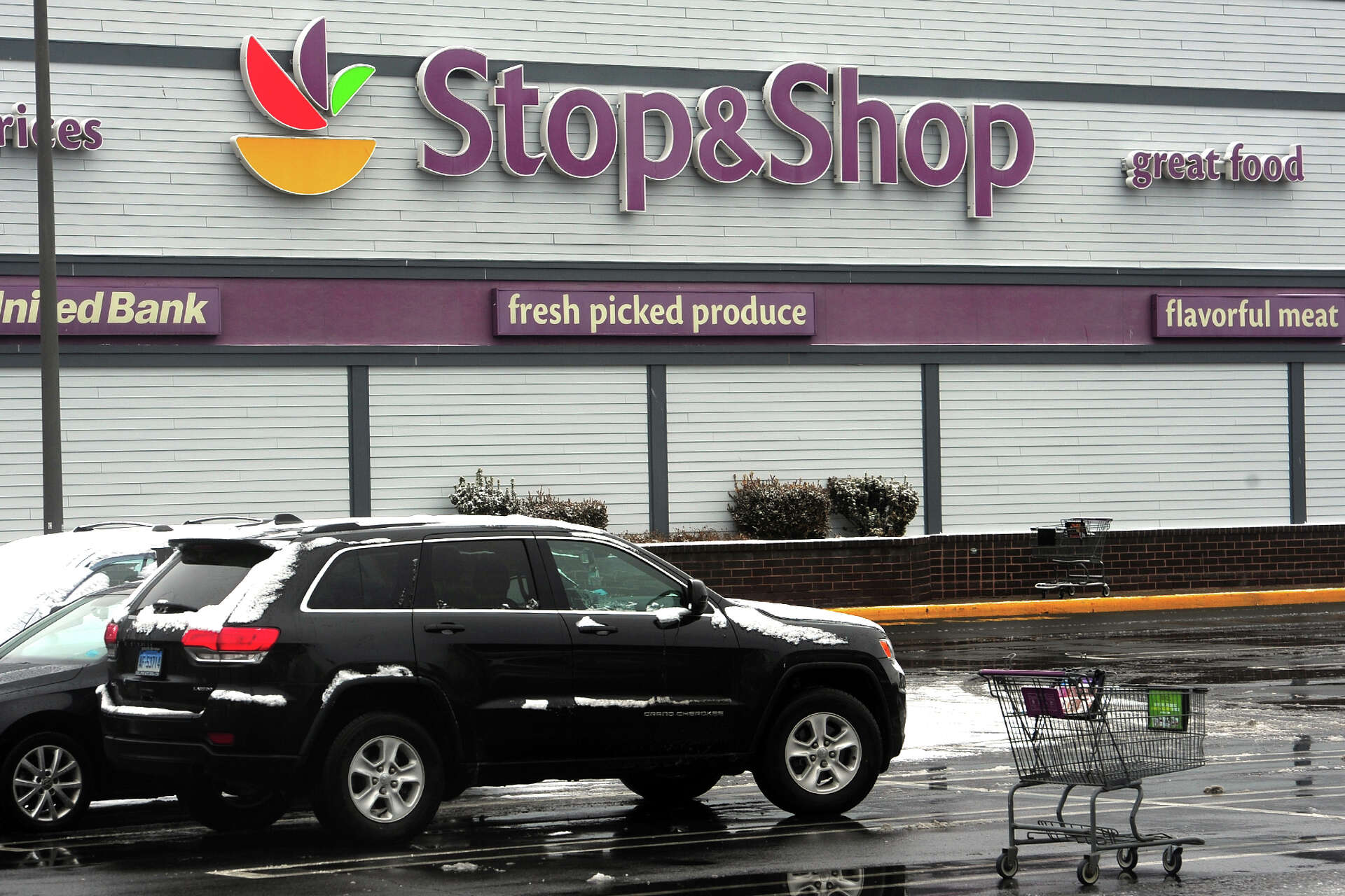 M&T Bank plans to close 10 branches at Stop & Shop stores in CT