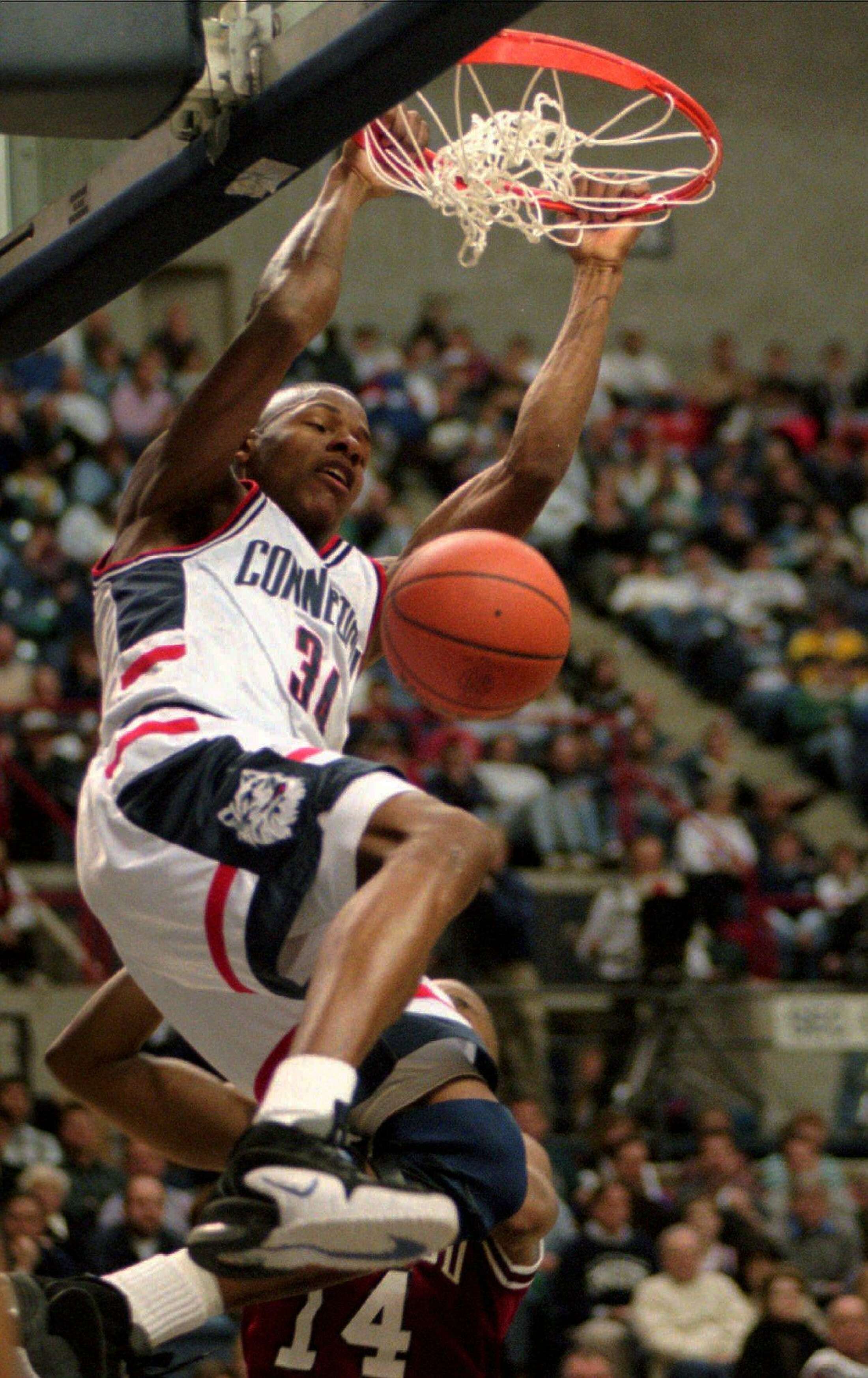 Memories of UConn icon Ray Allen as the Huskies retire his number