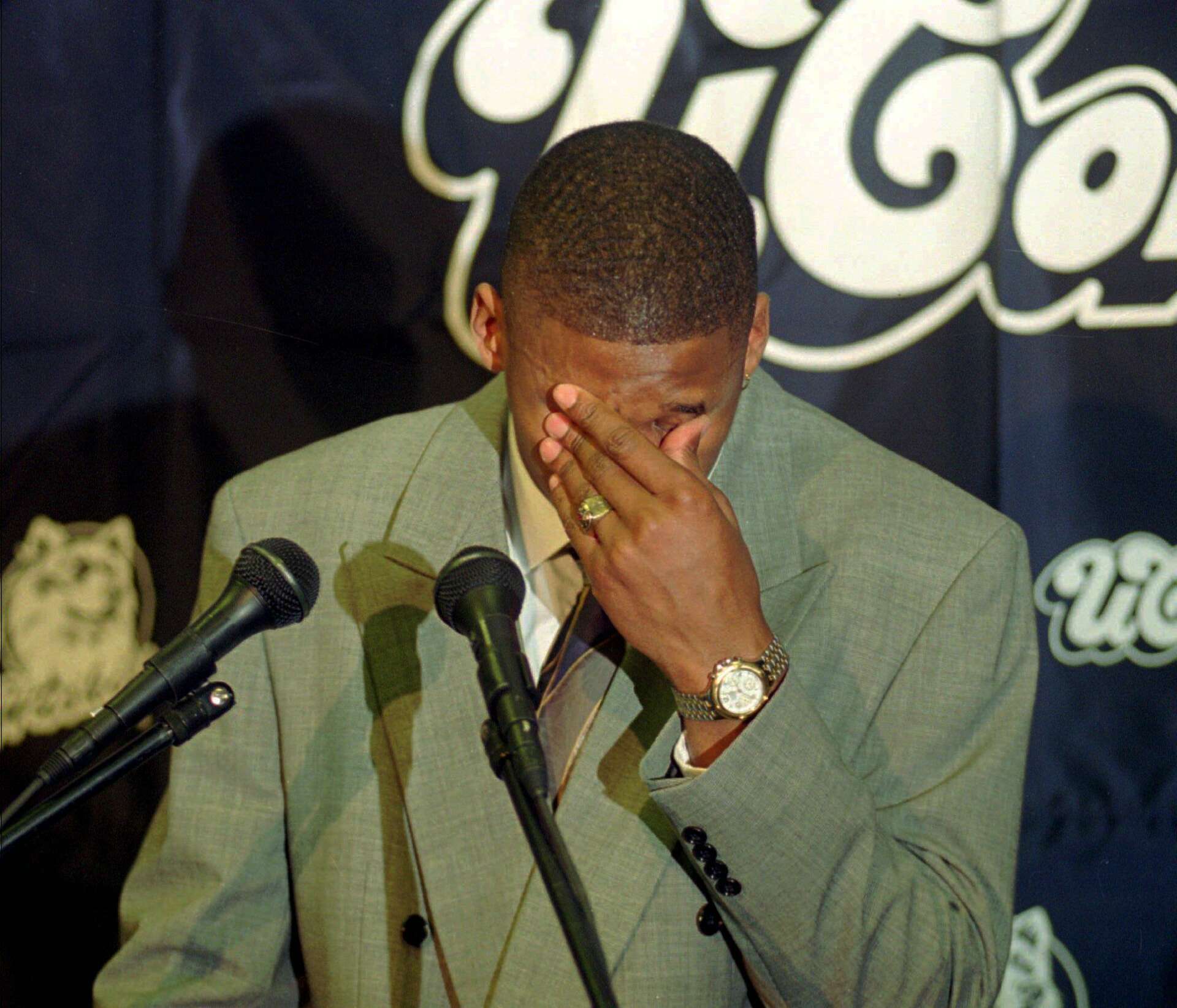 Memories of UConn icon Ray Allen as the Huskies retire his number