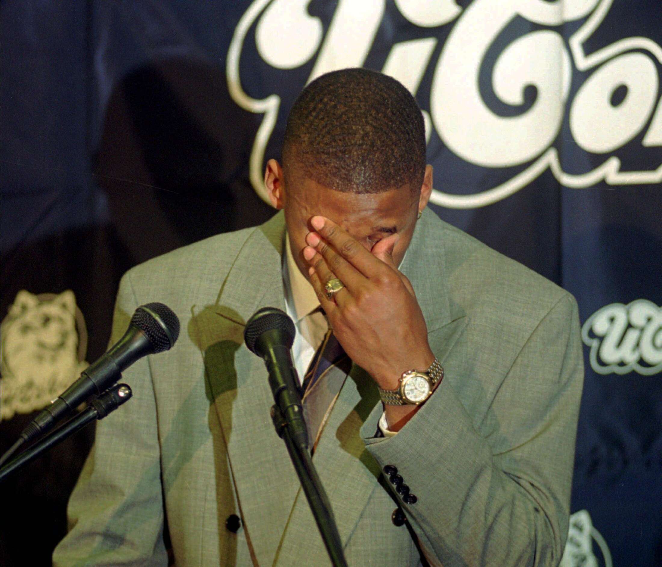 Memories of UConn icon Ray Allen as the Huskies retire his number