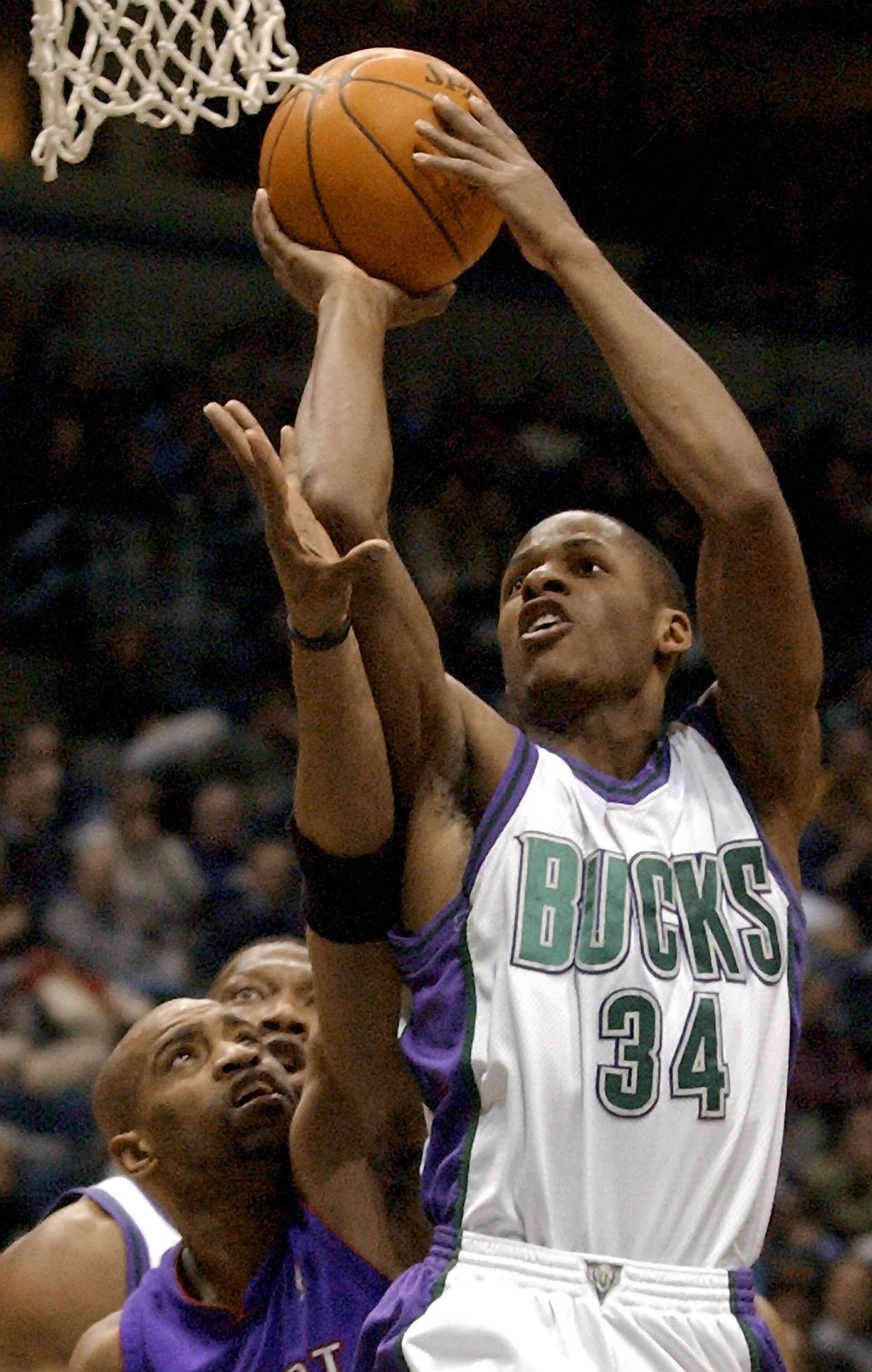 Memories of UConn icon Ray Allen as the Huskies retire his number