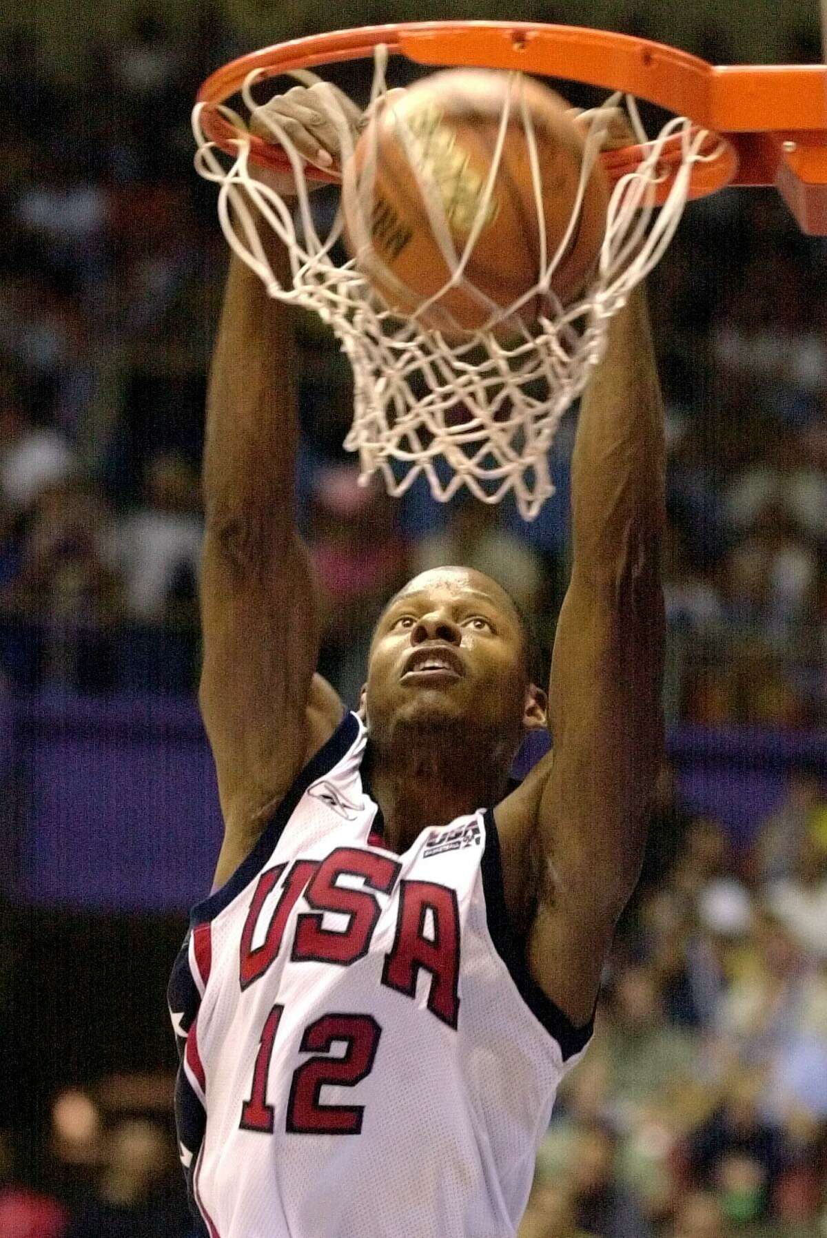 Memories of UConn icon Ray Allen as the Huskies retire his number