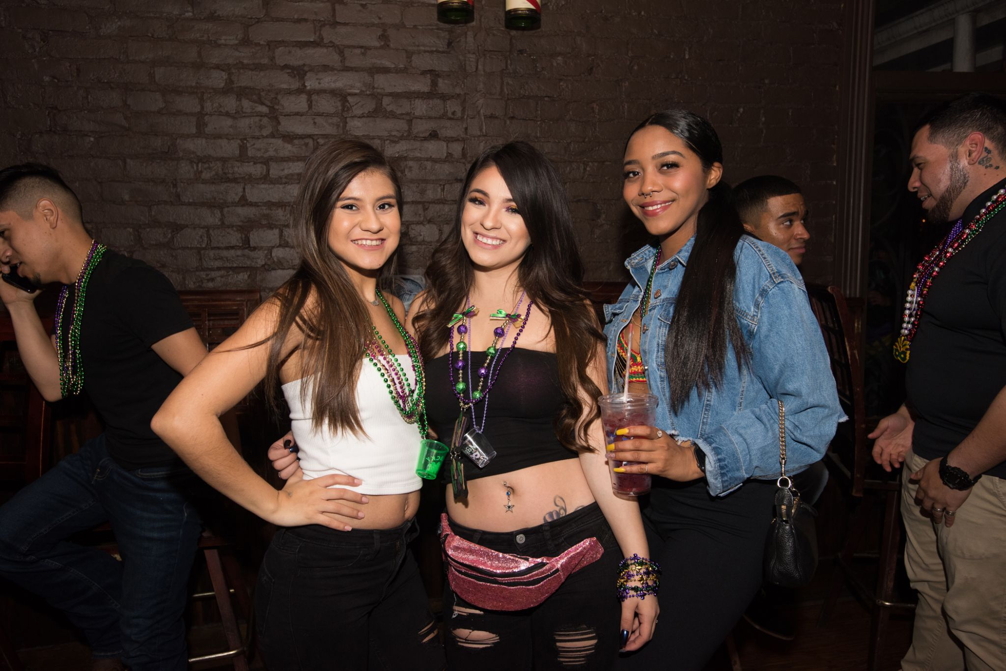 Photos: Mardi Gras-themed Pub Run saw beads and carousers running about ...