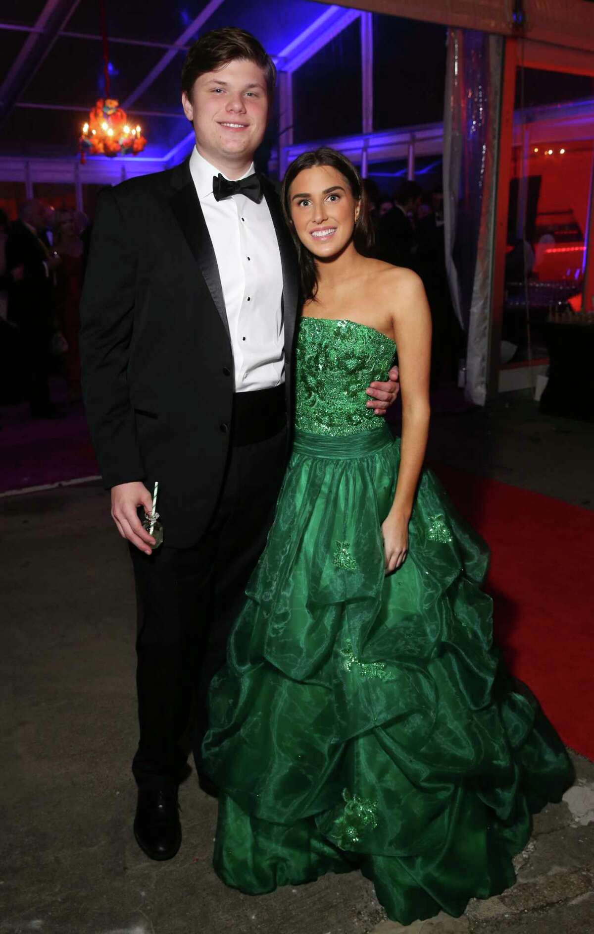 VIP view: Usher performs, Blayne Fertitta crowned queen at San Luis ...