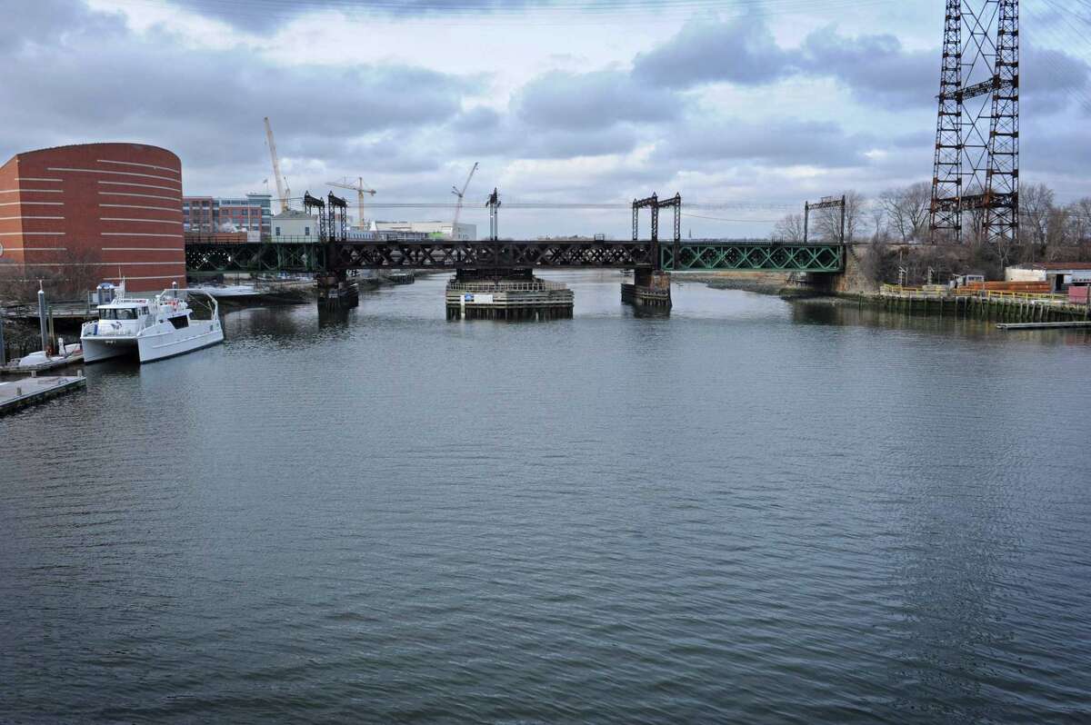 Walk Bridge debate focuses on river’s ‘navigable’ designation