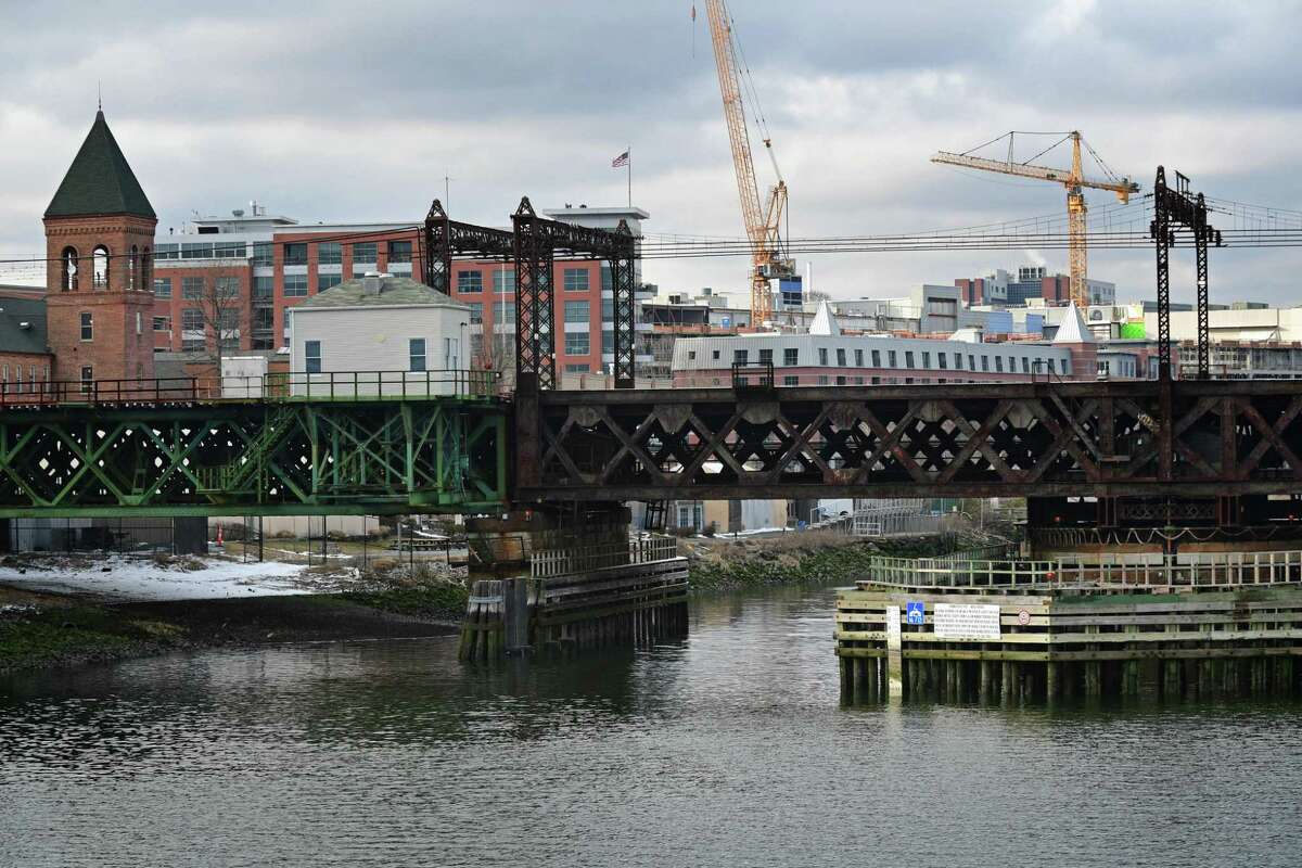 Walk Bridge debate focuses on river’s ‘navigable’ designation
