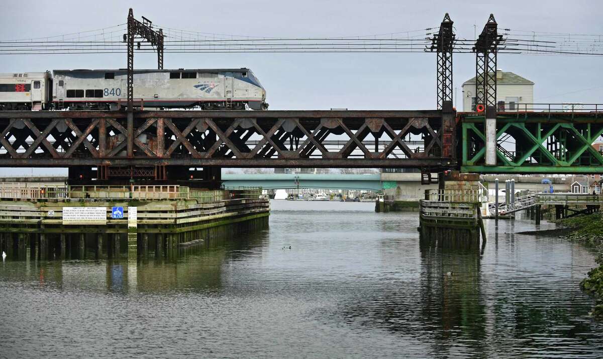 Walk Bridge debate focuses on river’s ‘navigable’ designation