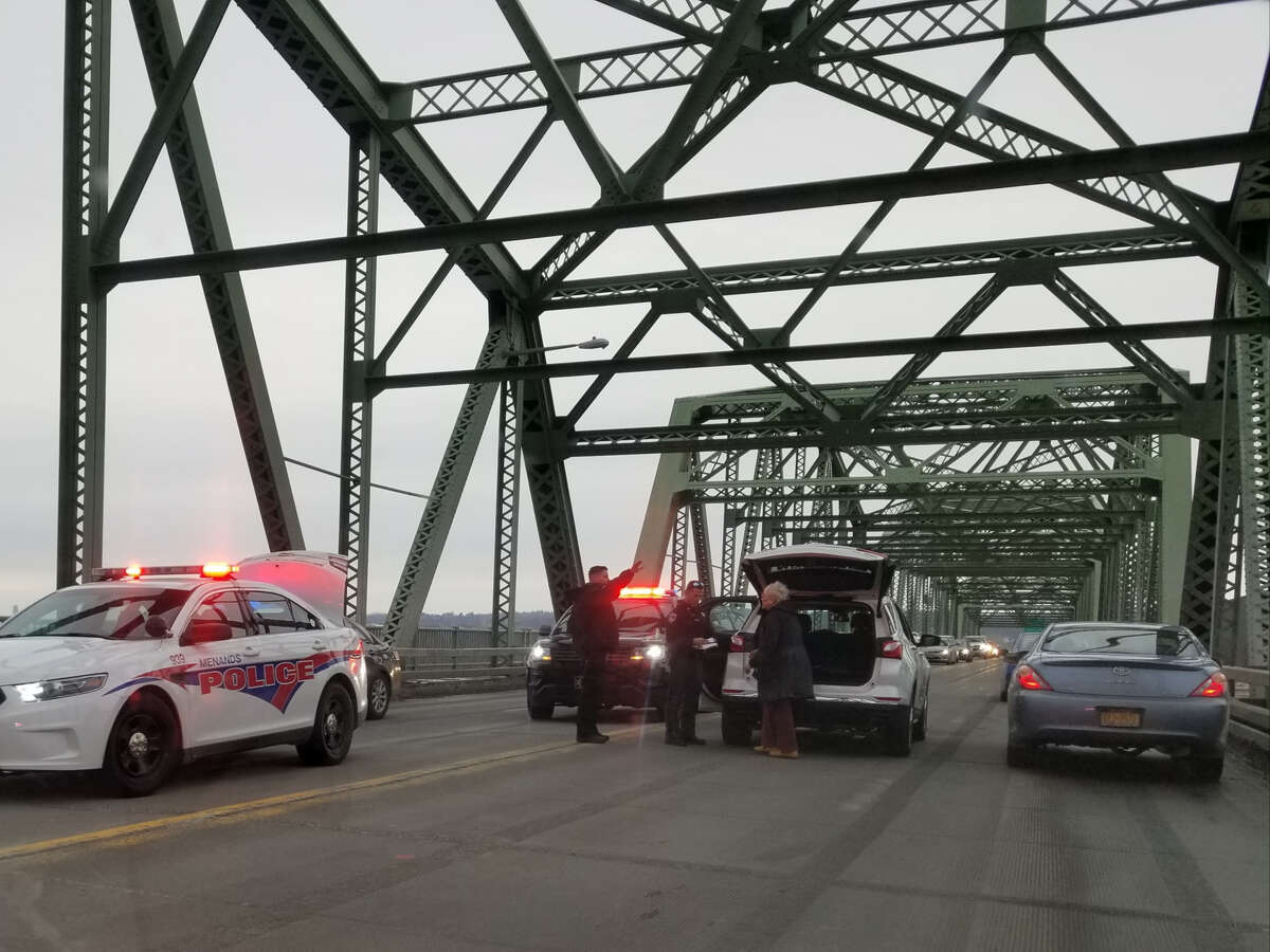 Police investigate jump from Troy-Menands Bridge