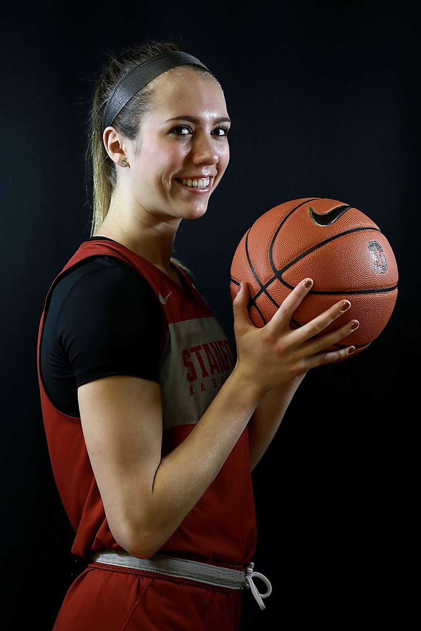There goes Stanford’s Lacie Hull — or was it her twin, Lexie?