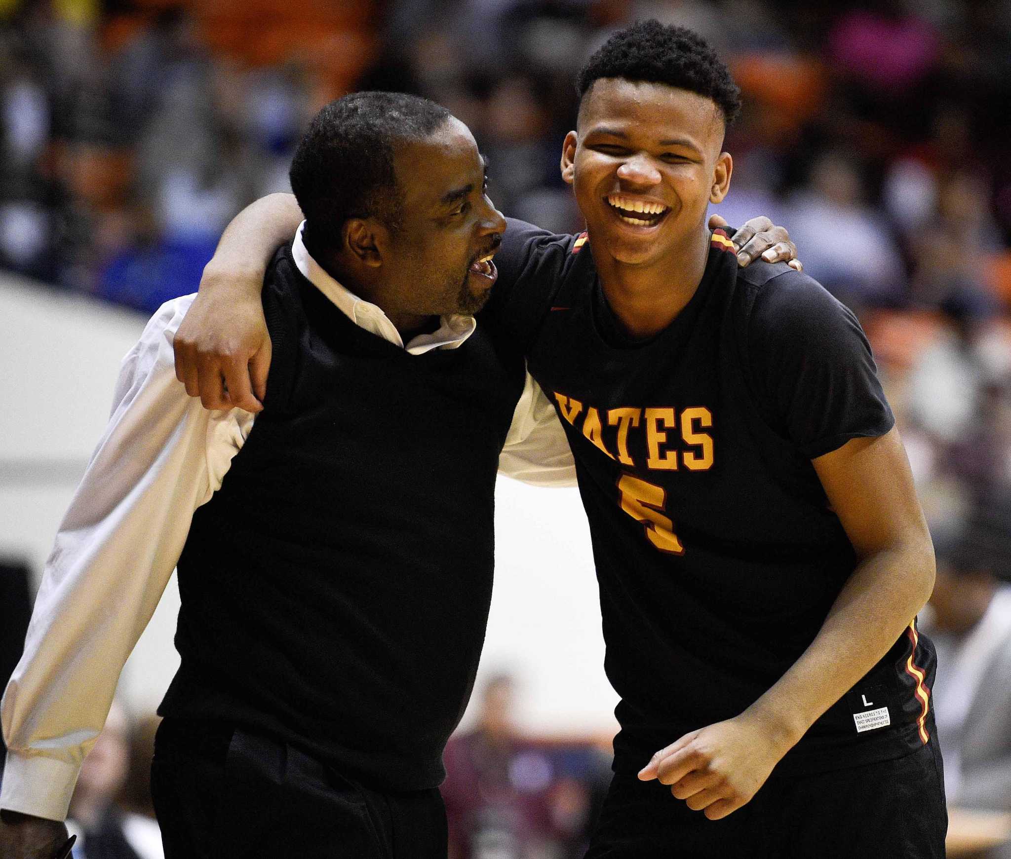 Yates wants to add a fifth title and celebrate on the court