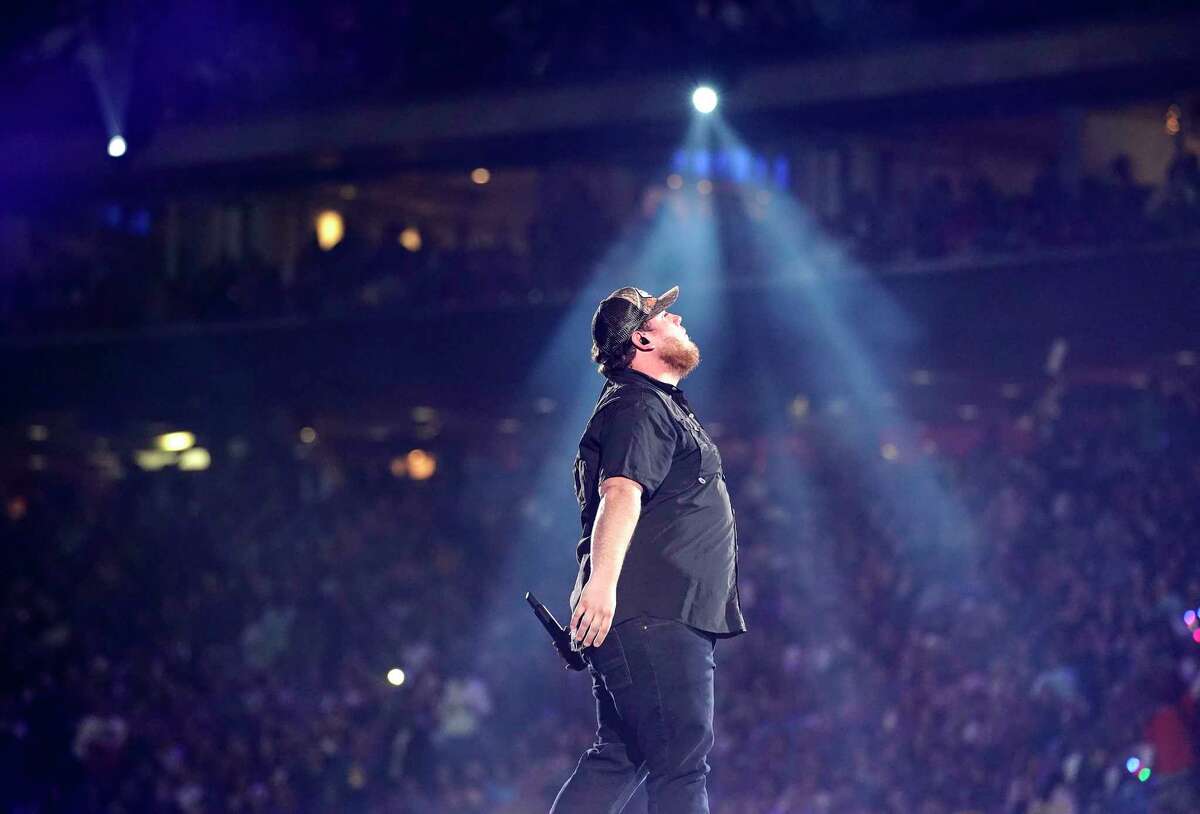 Luke Combs brings the hits to RodeoHouston debut