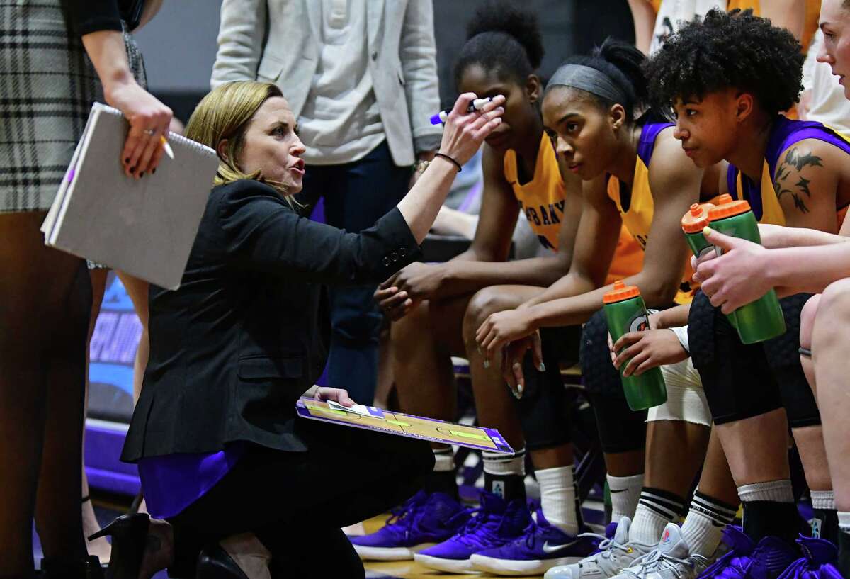 With senior leader on bench, UAlbany women find a way