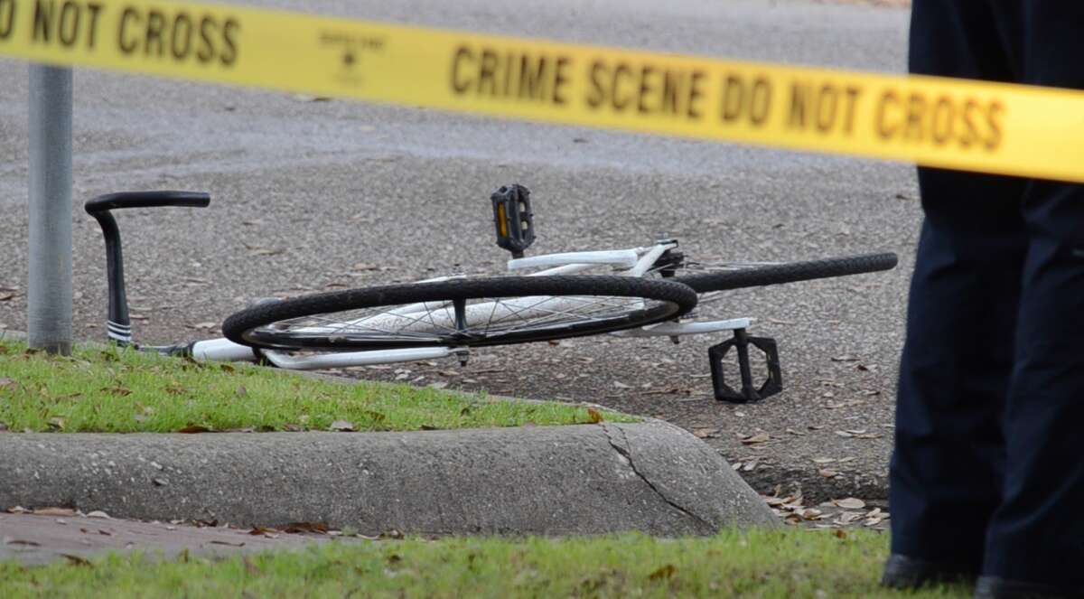 Driver of Houston ISD school bus hits, kills cyclist at Heights intersection