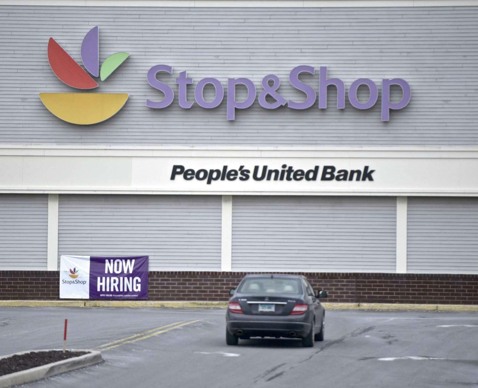 Five Connecticut Stop & Shop locations to close later this year