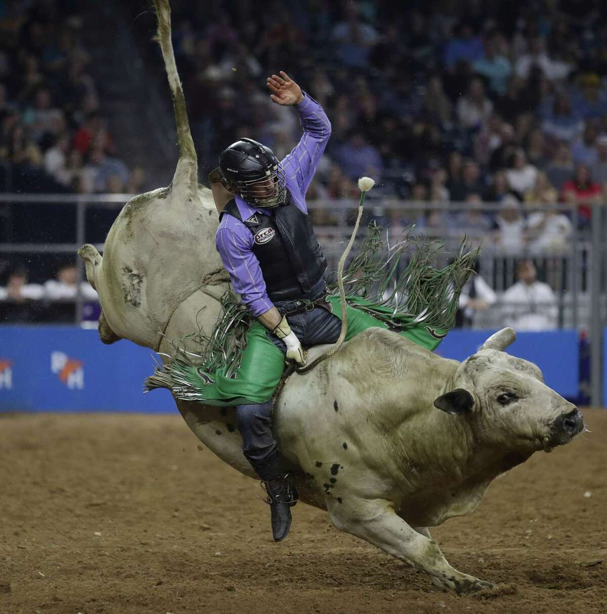 Tim McGraw brings superstar shine and Clay Walker to ninth RodeoHouston ...