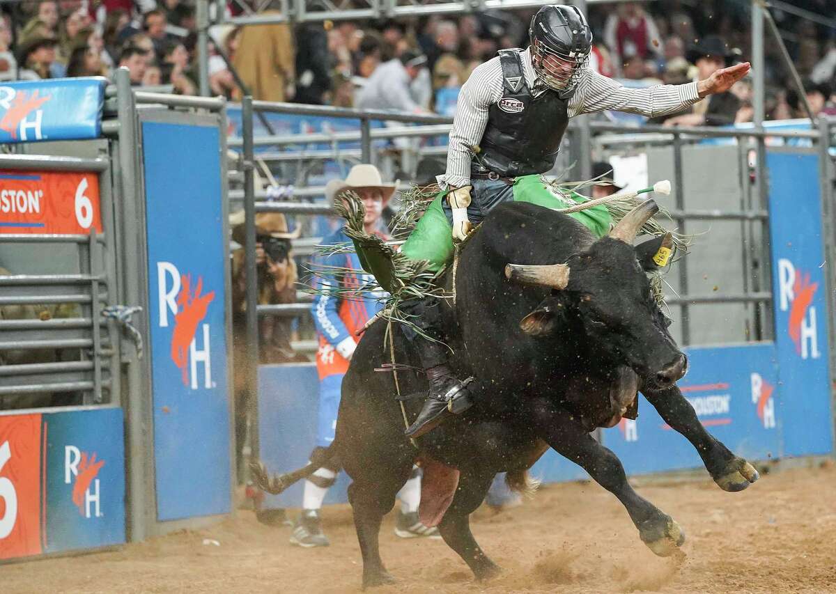 Luke Combs brings the hits to RodeoHouston debut