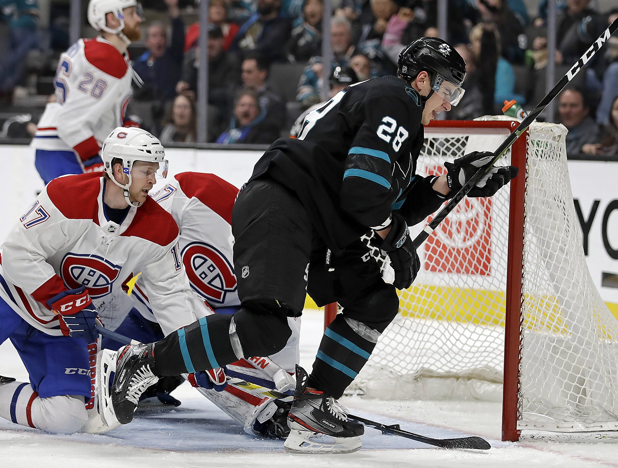 Sharks move closer to Pacific Division lead